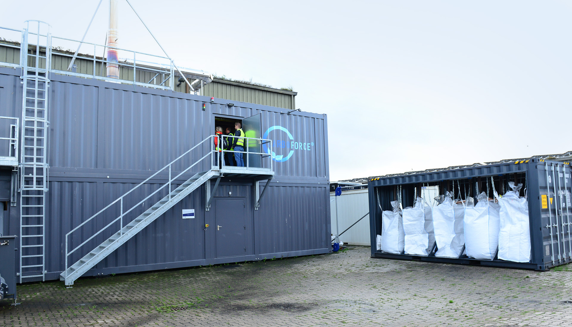 Pflanzenkohle – Wirksamer Klimaschutz trotz Hype? - FLUR & FURCHE